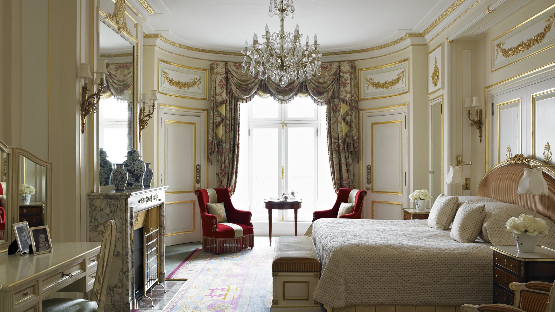 London, The Ritz - United Kingdom - Connoisseur's